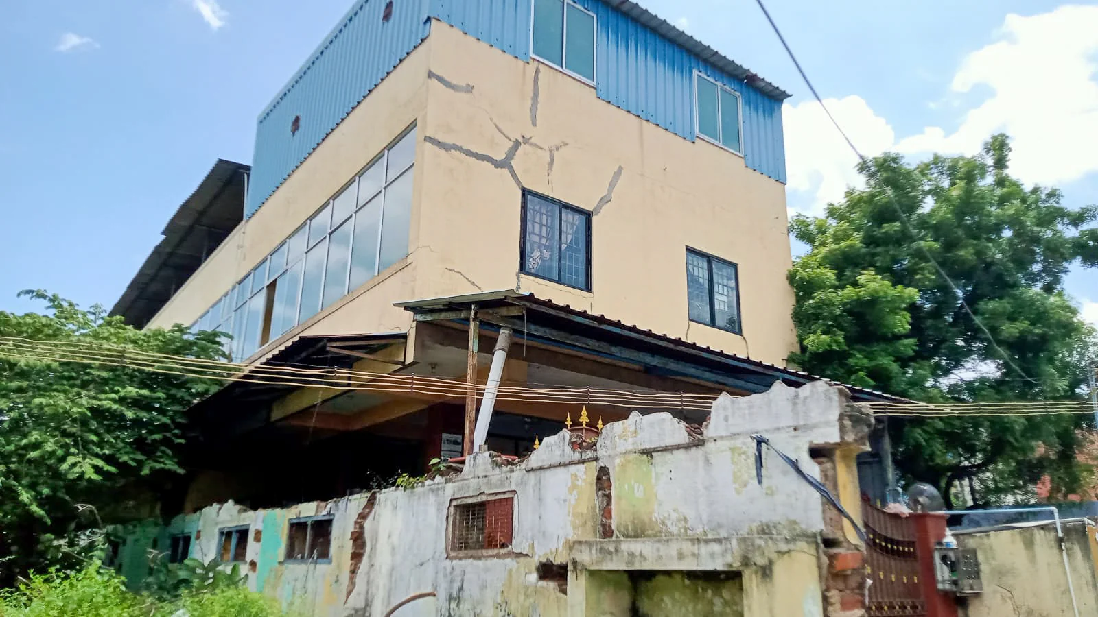 Residential plot with RCC building, located in | AuctionHub India