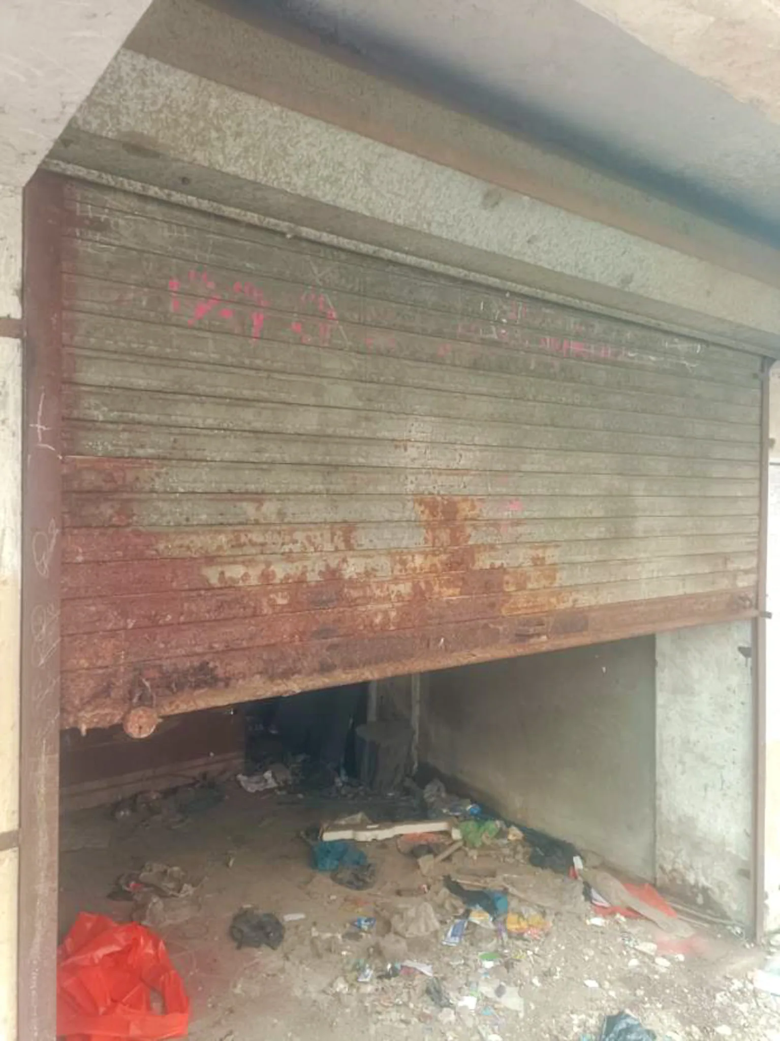 Commercial shop located in Daman Beach, Surat. | AuctionHub India